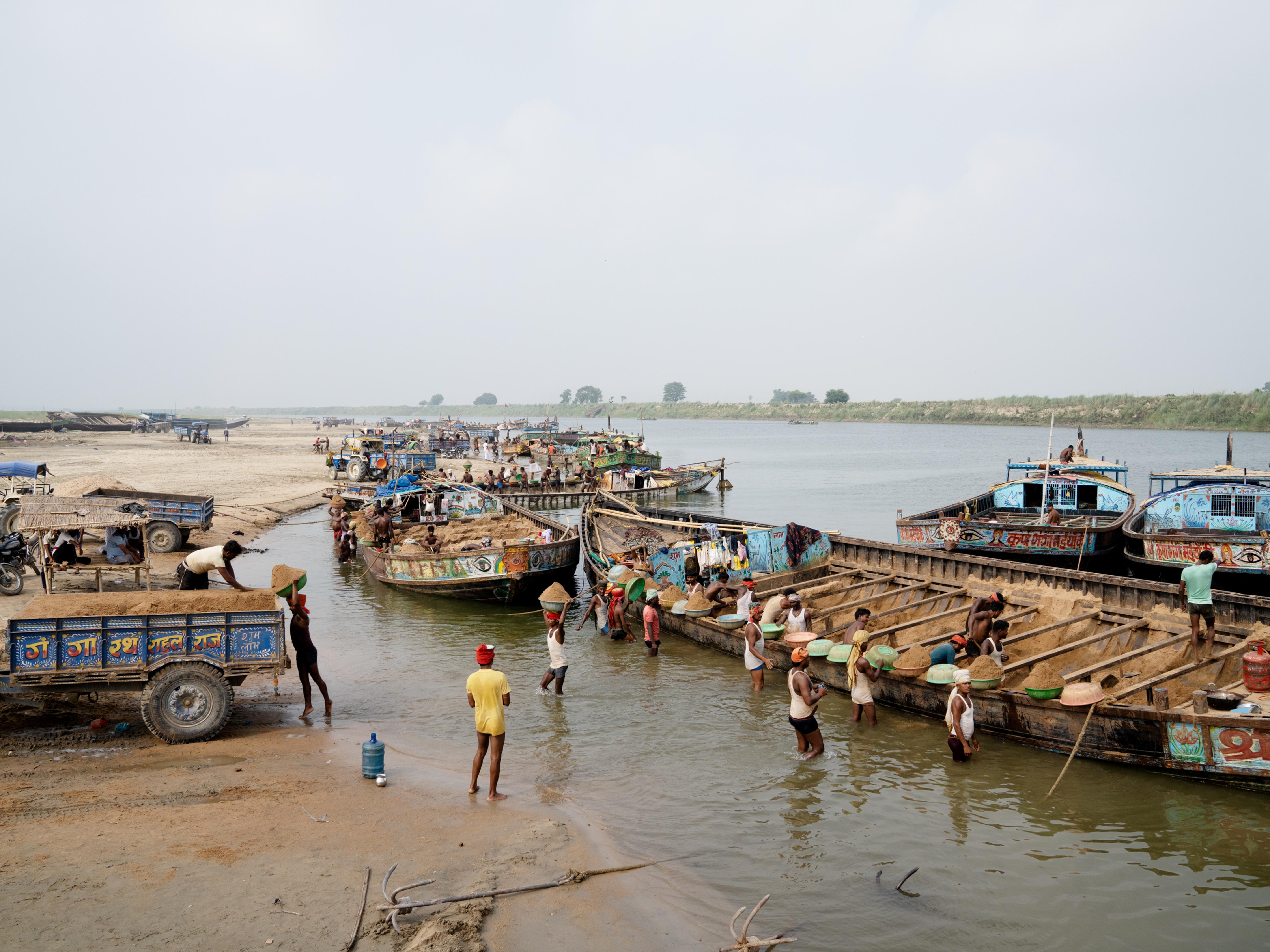 India's 'sand mafias have power, money and weapons'