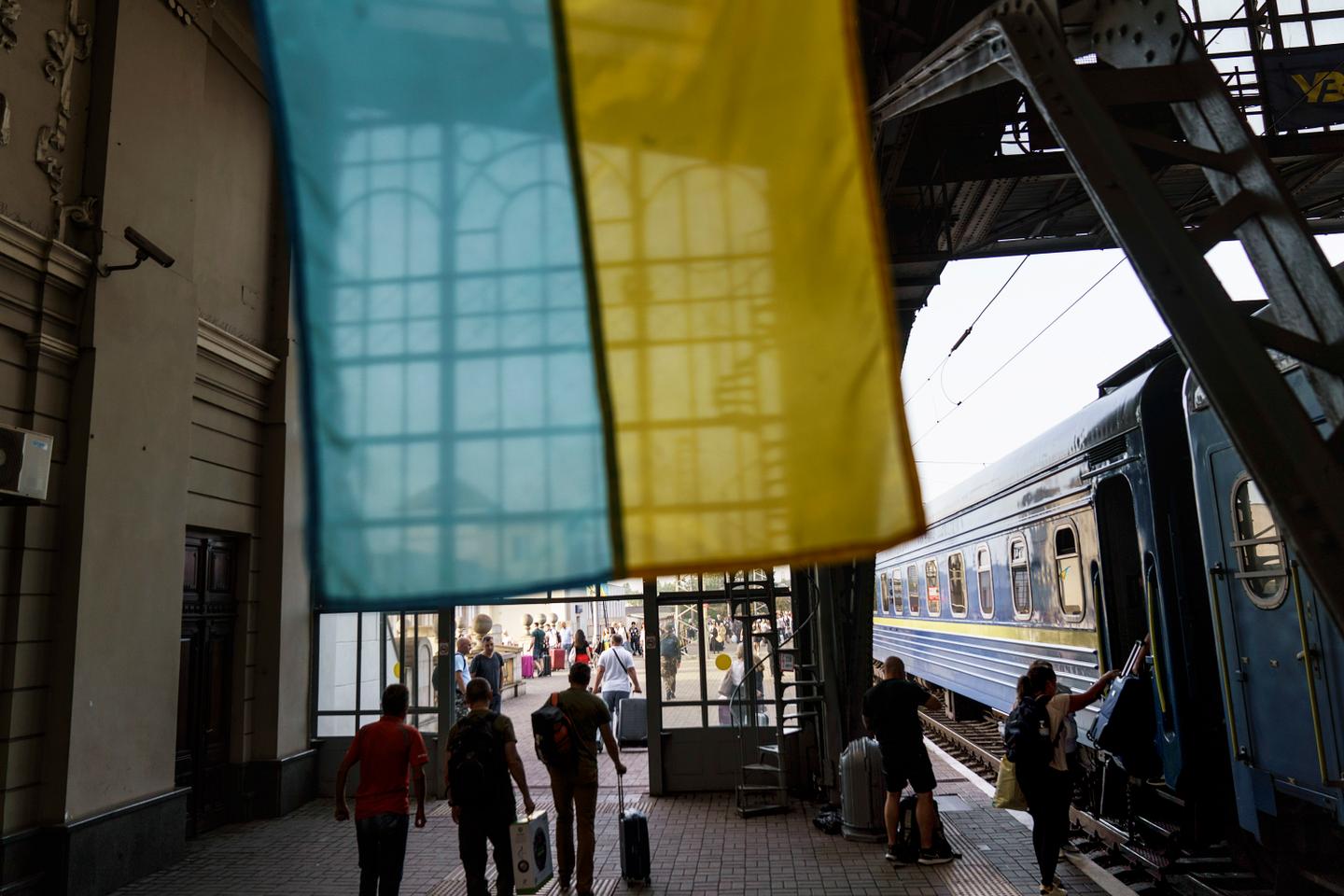 War in Ukraine: Death toll rises in Russian attack on train station on ...