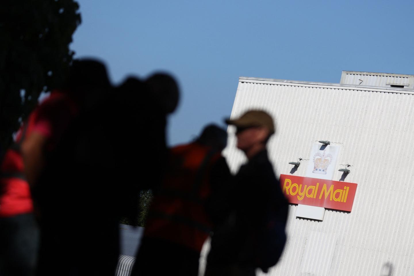 UK postal workers strike over pay dispute