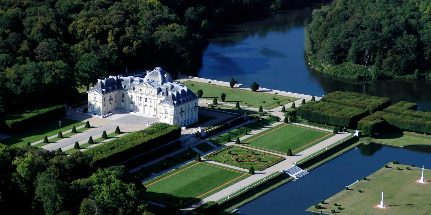 Czech businessman Daniel Kretinsky buys himself a 'little Versailles ...