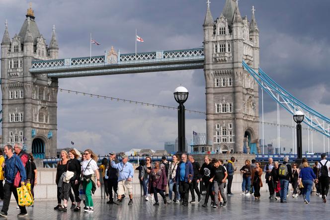 Hours and hours spent waiting The Queue, to pay last respects to ...