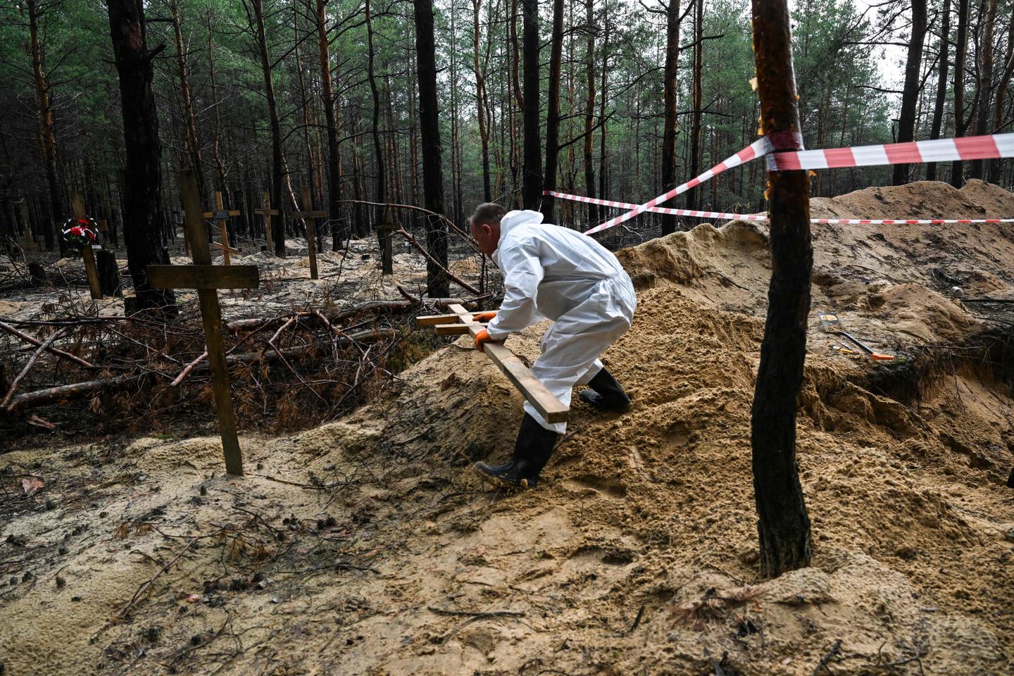 UN probe imminent after Ukraine finds mass graves in Izium