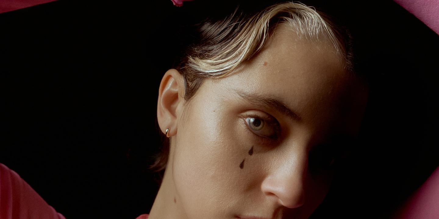 Pomme réinvente les frontières de l’amour