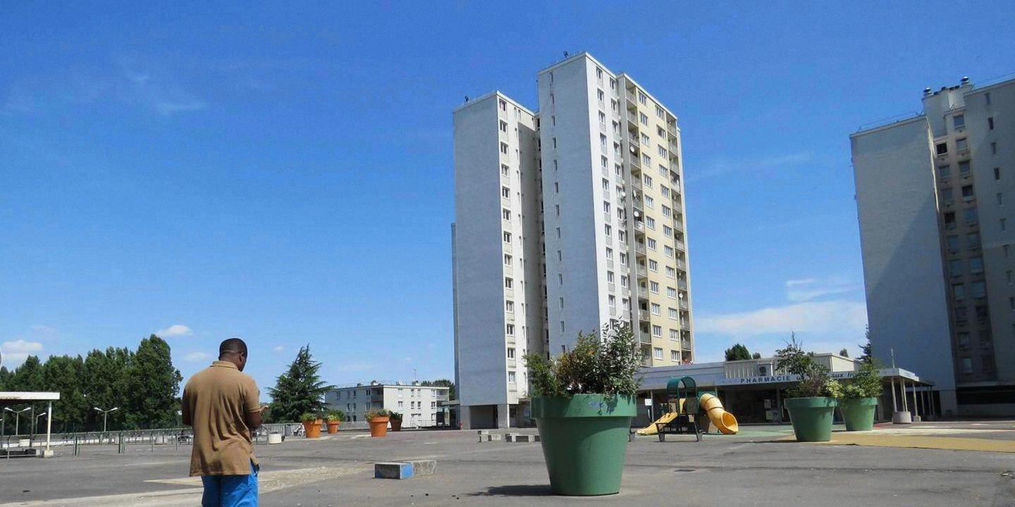 « Athena », le nouveau film de Romain Gavras, rompt la mélancolie du ...