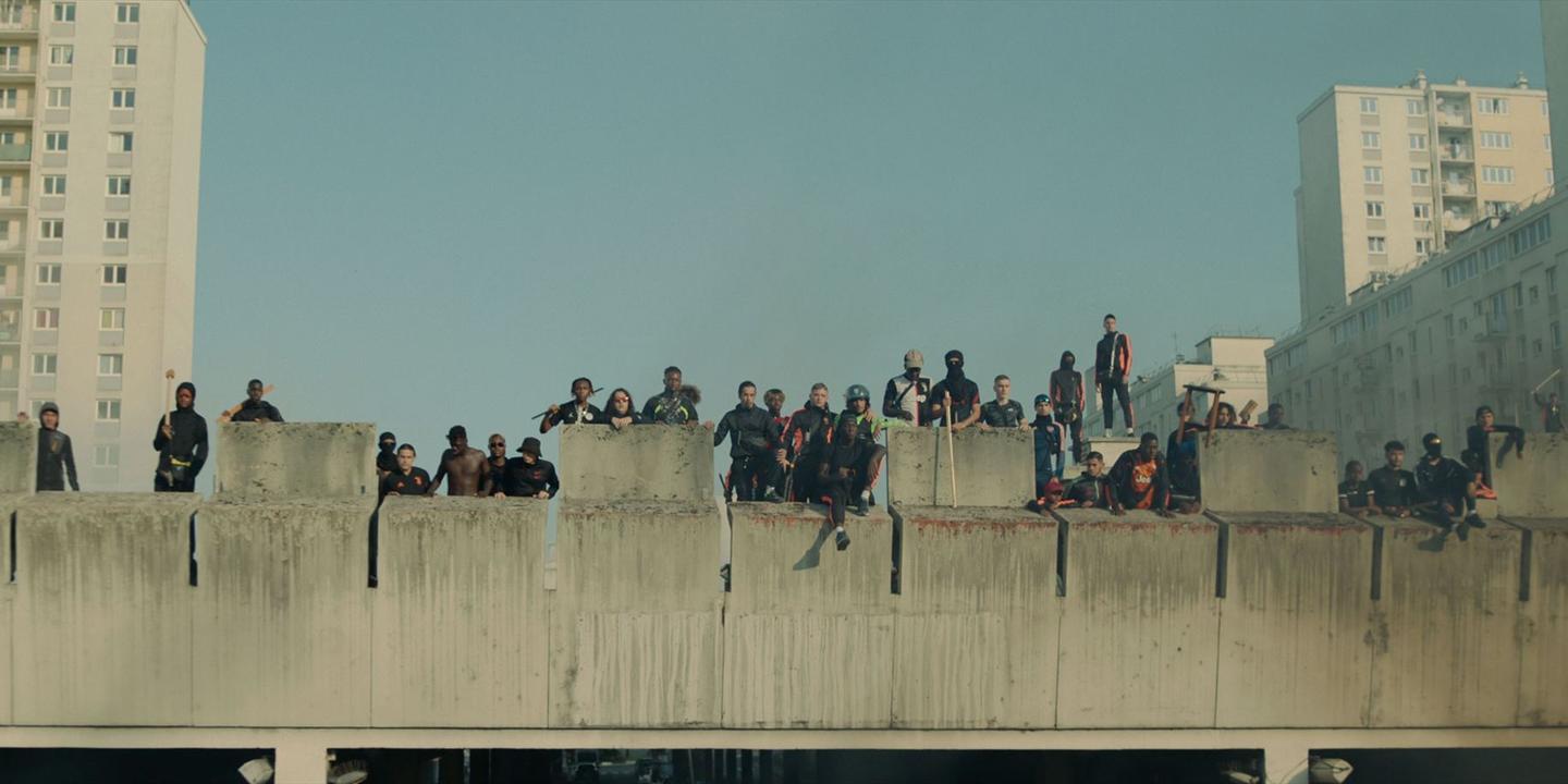 « Athena », sur Netflix, fait de la cité une zone de guerre