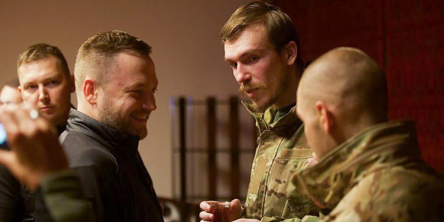 En Ukraine, joie et soulagement après la libération des « héros » d’Azovstal