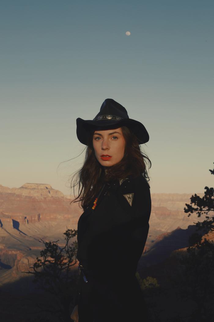 Avec « Et alors ? », Adé revient à ses premières amours folks