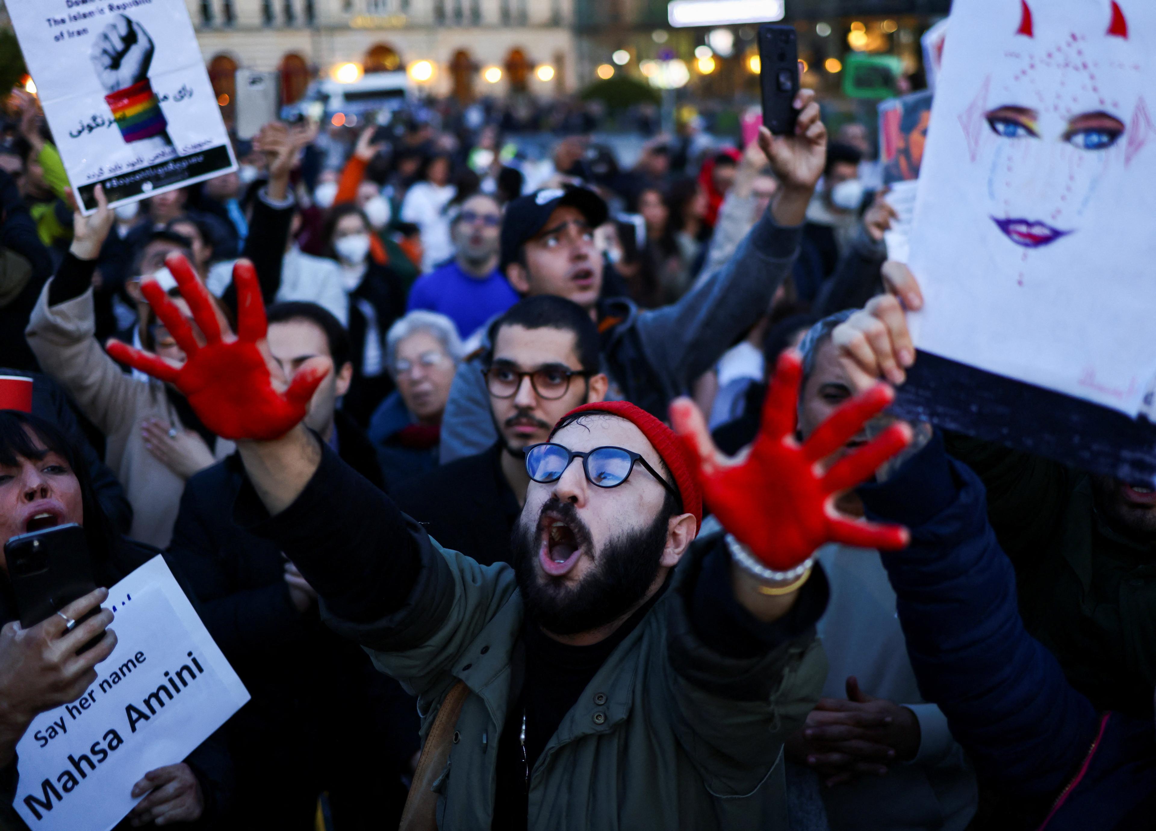 In Pictures The Uprising Of Iranian Women Across The World
