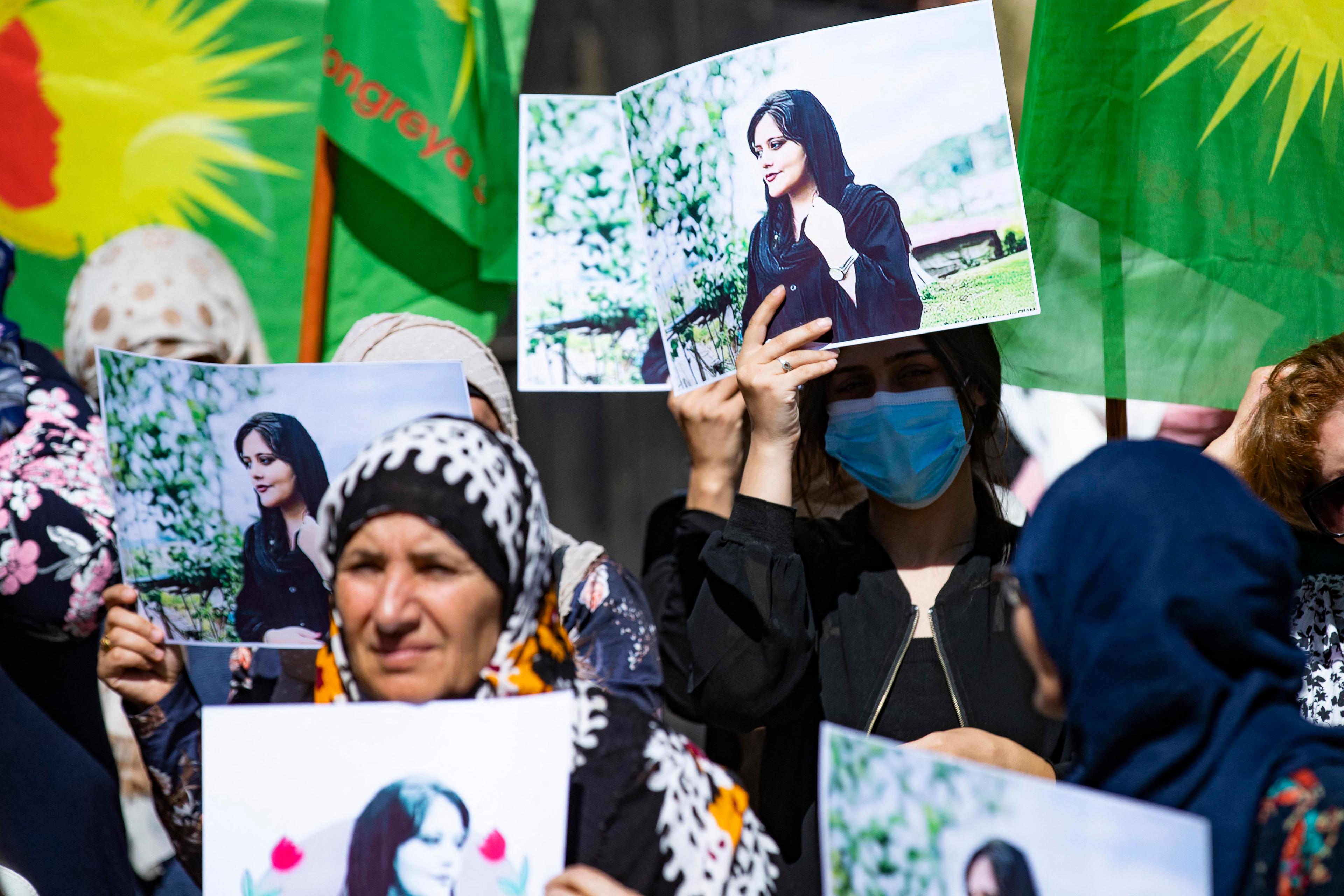 En Images Le Soulèvement Des Femmes Iraniennes Après La Mort De Mahsa