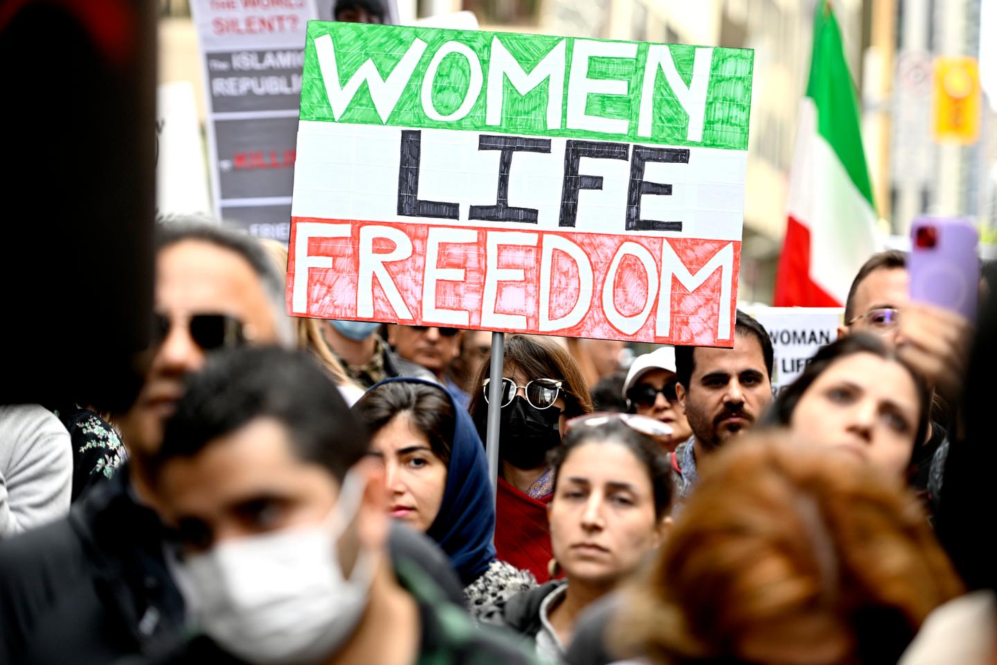 « En Iran, le cri de ralliement “Femme, vie, liberté” illustre la prise ...