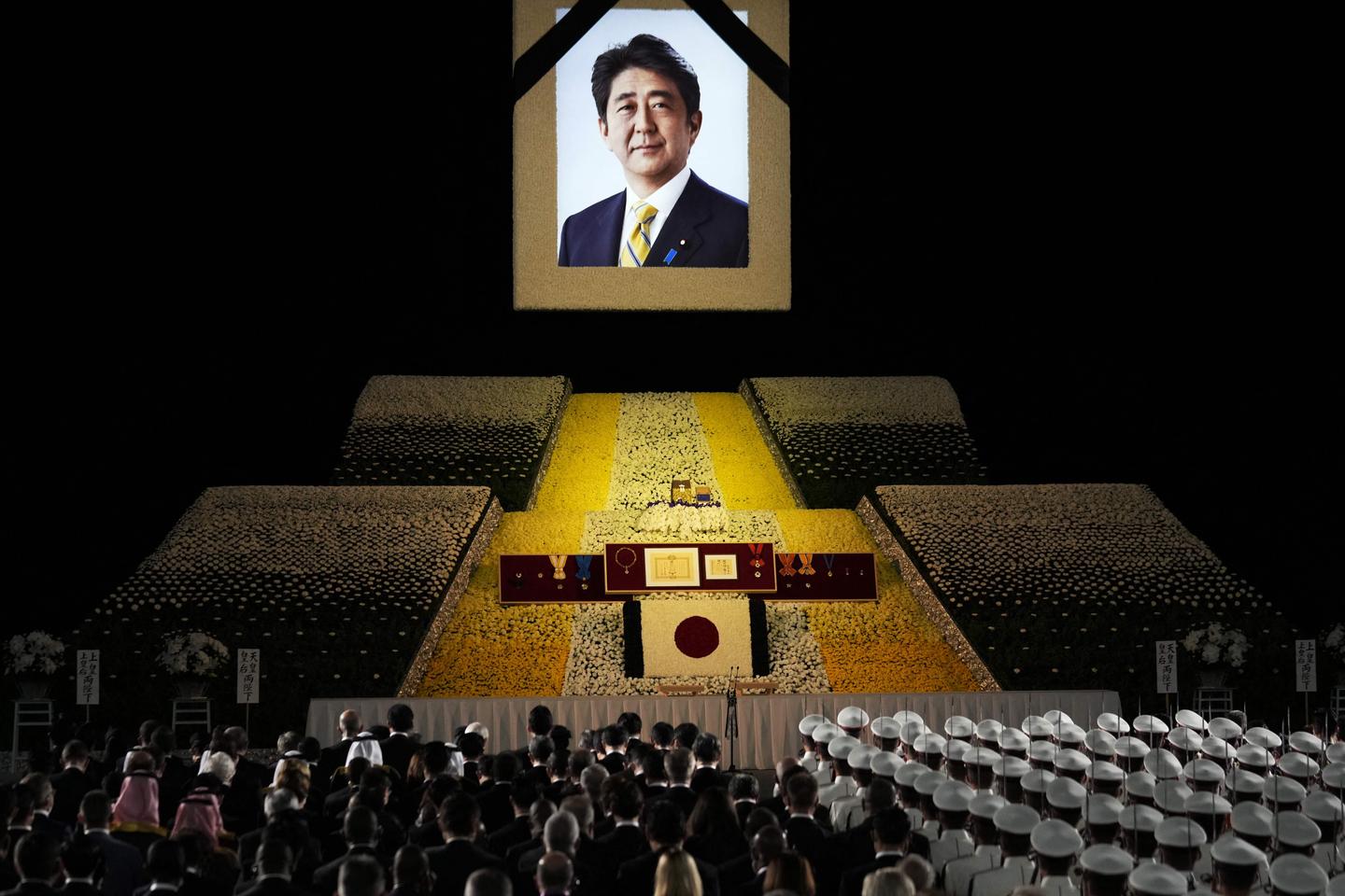 Au Japon, les obsèques nationales de Shinzo Abe organisées sur fond de ...