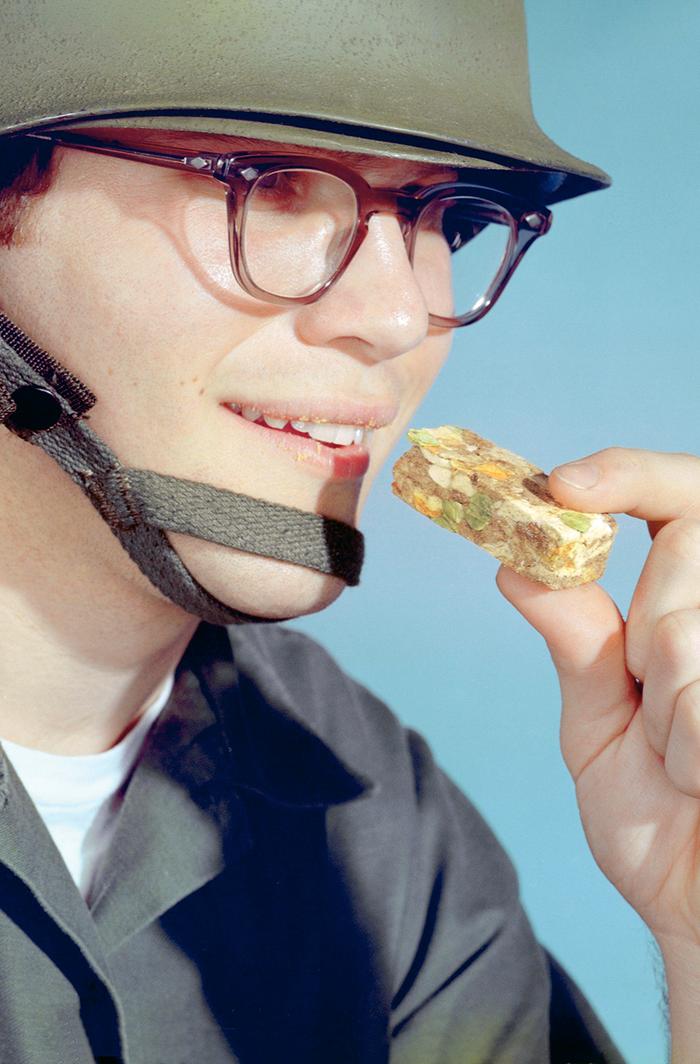 Canned bread, vacuum-packed ham: photos of the US military food ...