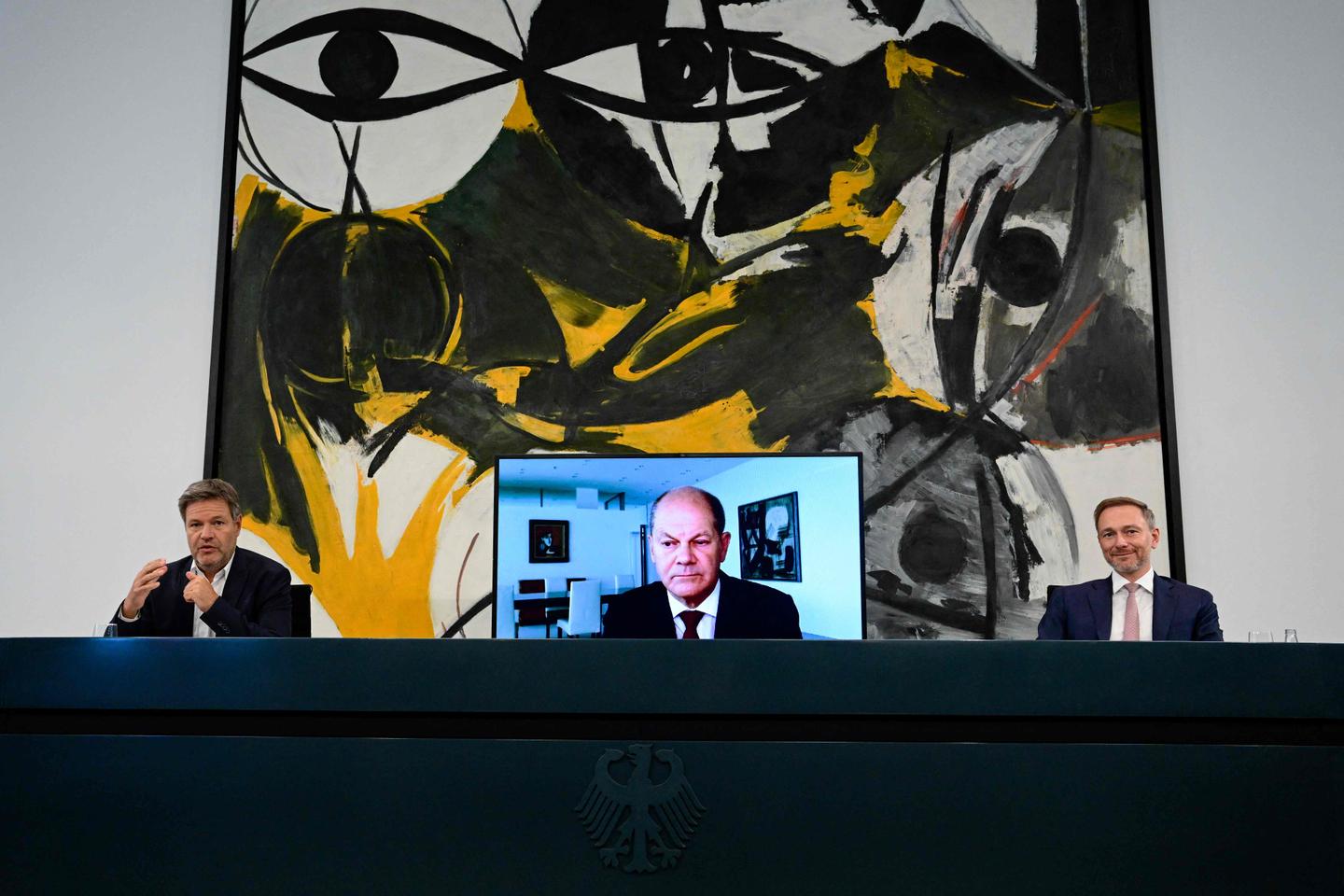 Germany announces €200 bn economic package to protect against soaring inflation