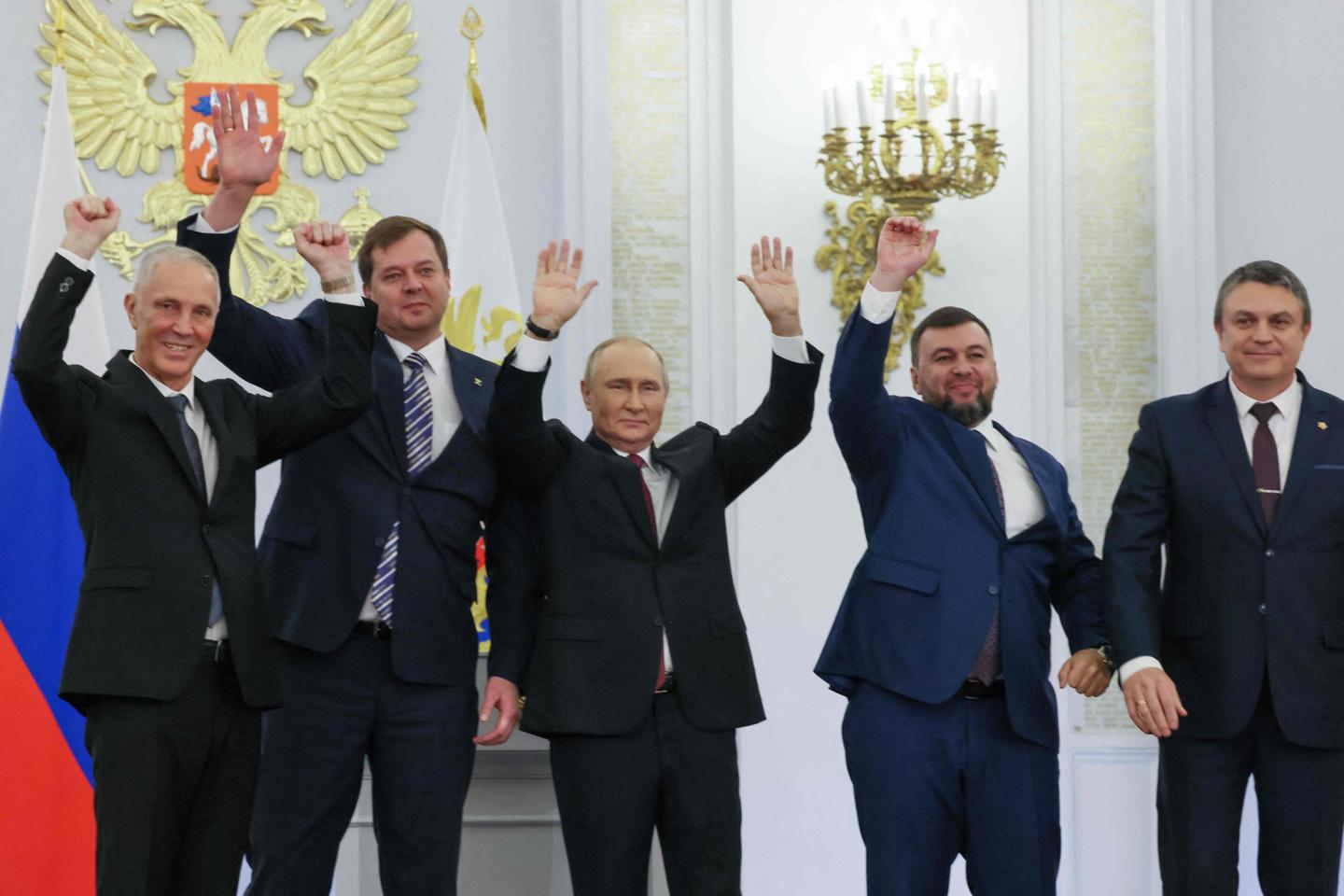 Putin signs treaties officially annexing Ukrainian regions