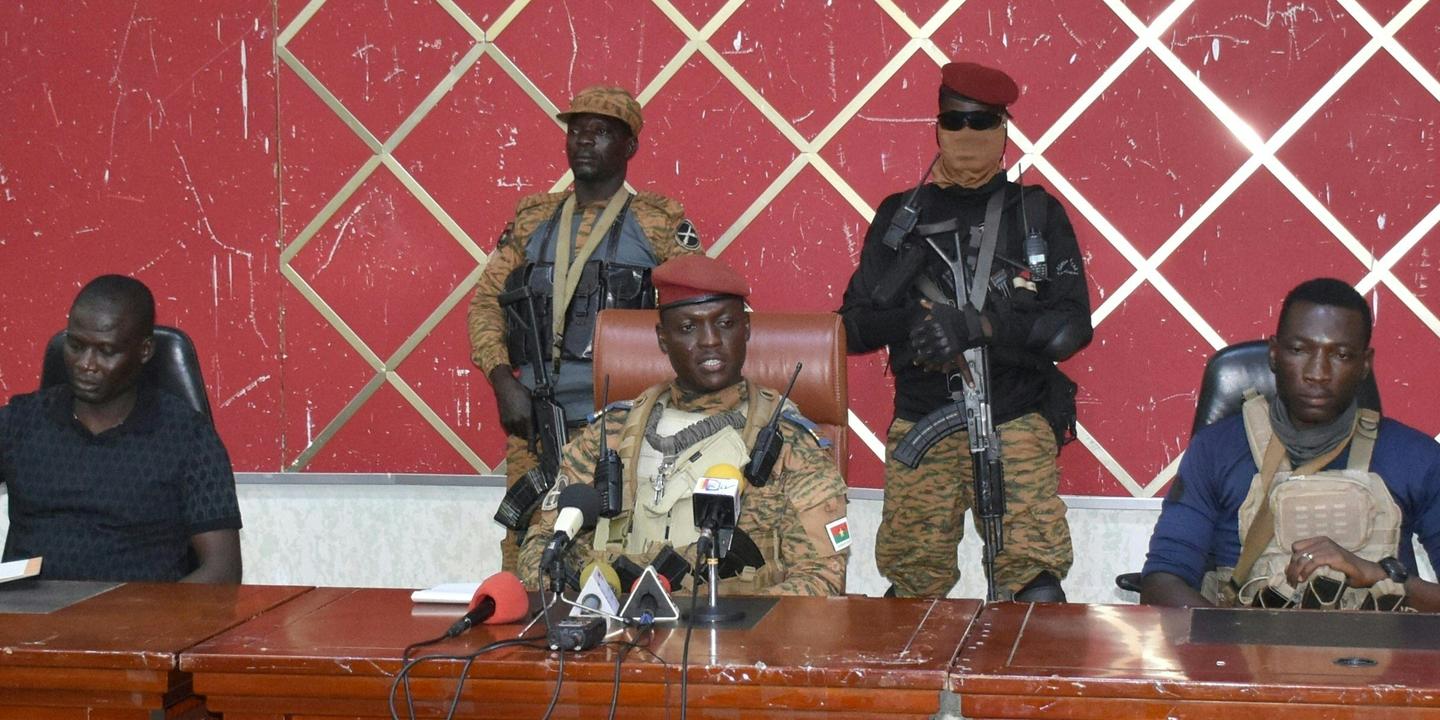 Au Burkina Faso, le putschiste Paul-Henri Damiba renversé, la France attaquée