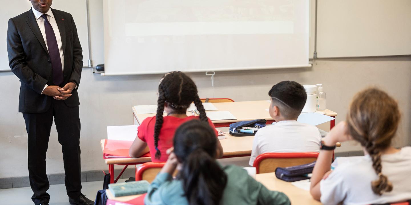 Les salaires des enseignants français en milieu de carrière inférieurs ...