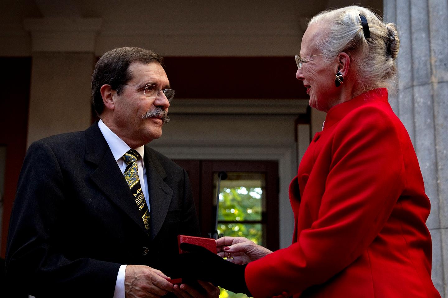 Physics Nobel Prize awards Alain Aspect, pioneer of the 'second quantum ...