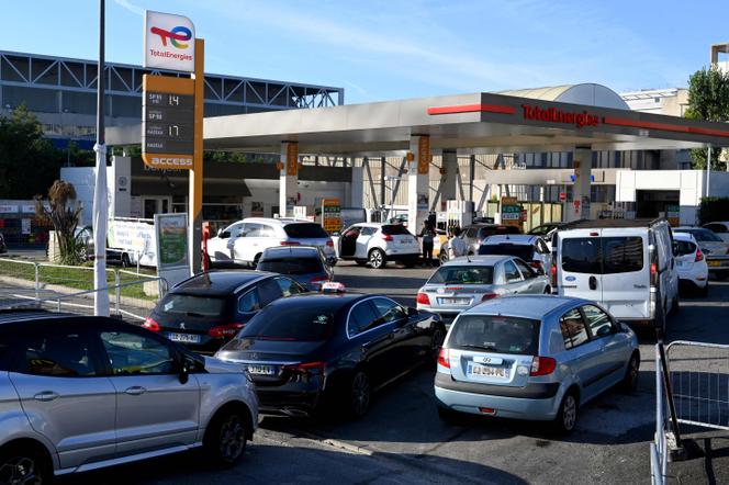 French government tries to avert local fuel shortages amid refinery strikes