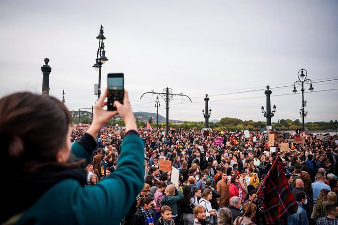 In Hungary, high school students at the forefront of the education protest