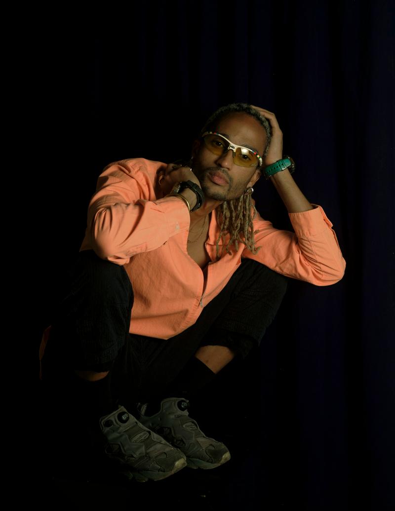 Bobby Kolade, le créateur ougandais qui transforme les fripes pour les ...