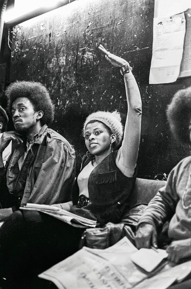 Les femmes, épines dorsales des Black Panthers
