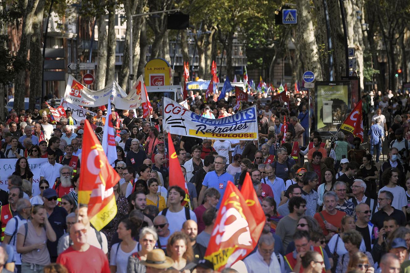 Thousands strike in France for higher wages