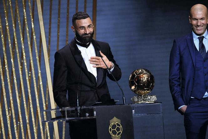 Benzema collects the Ballon d'Or dressed as Tupac. Does anyone care?