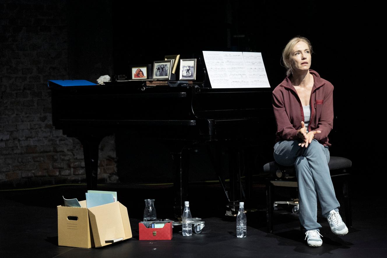 « Everywoman » au théâtre : deux femmes au miroir de la mort