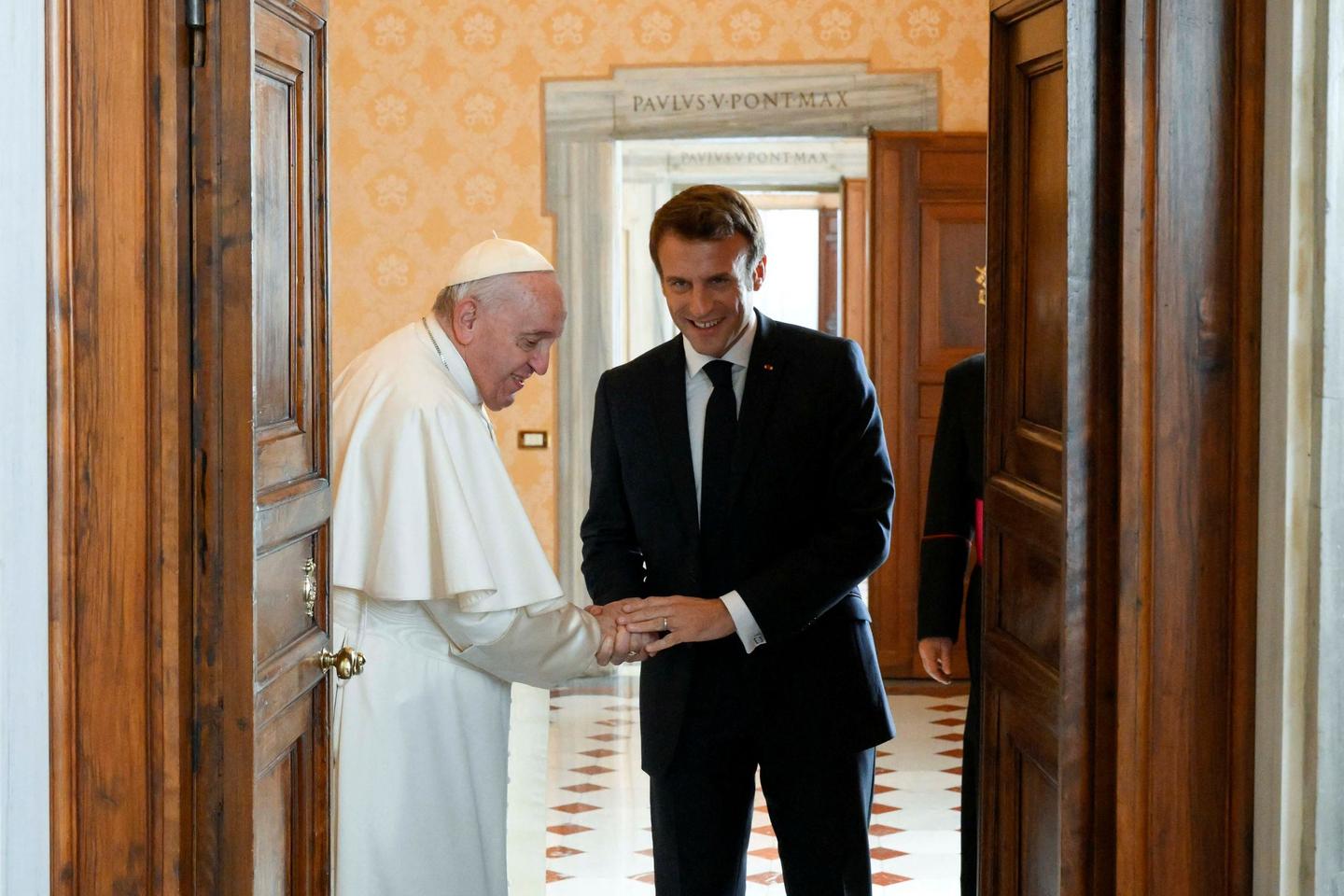 Macron to attend Pope Francis's mass in Marseille