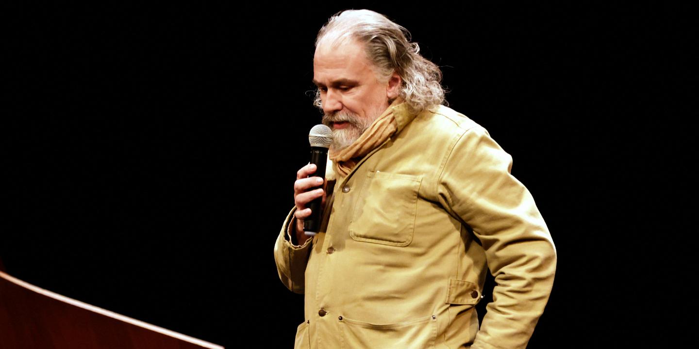 « Performance » : Simon Liberati tel une pierre qui roule