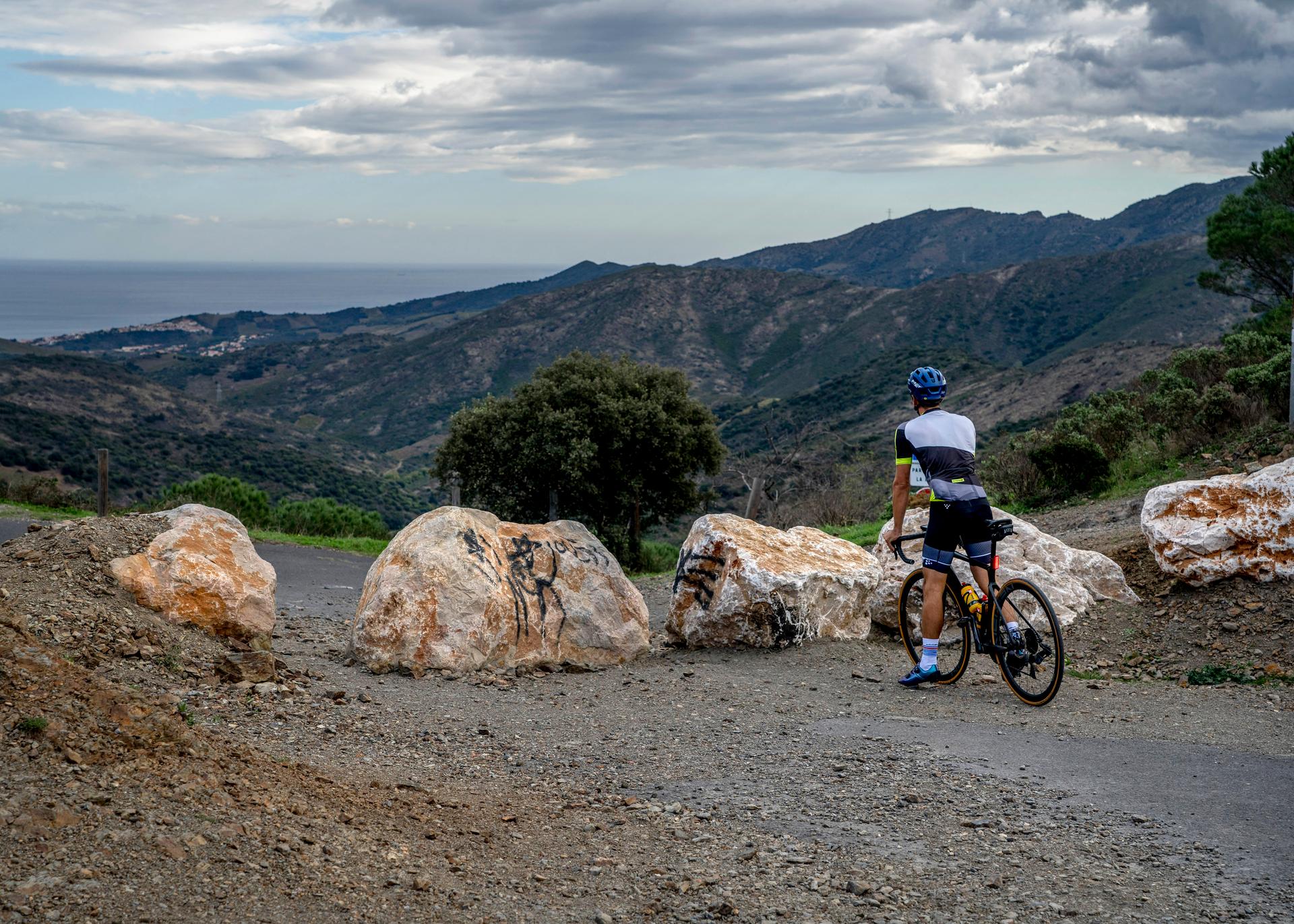 Sur la route du col de Banyuls-sur-Mer, la colère monte contre la ...