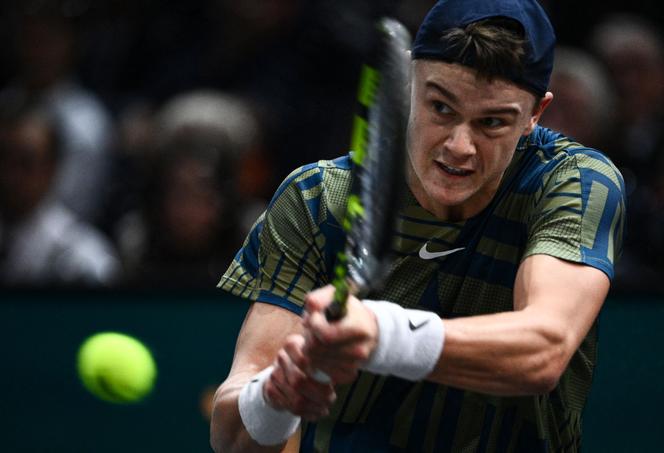 Tennis : Holger Rune renverse Novak Djokovic et remporte le Masters 1000 de Paris-Bercy