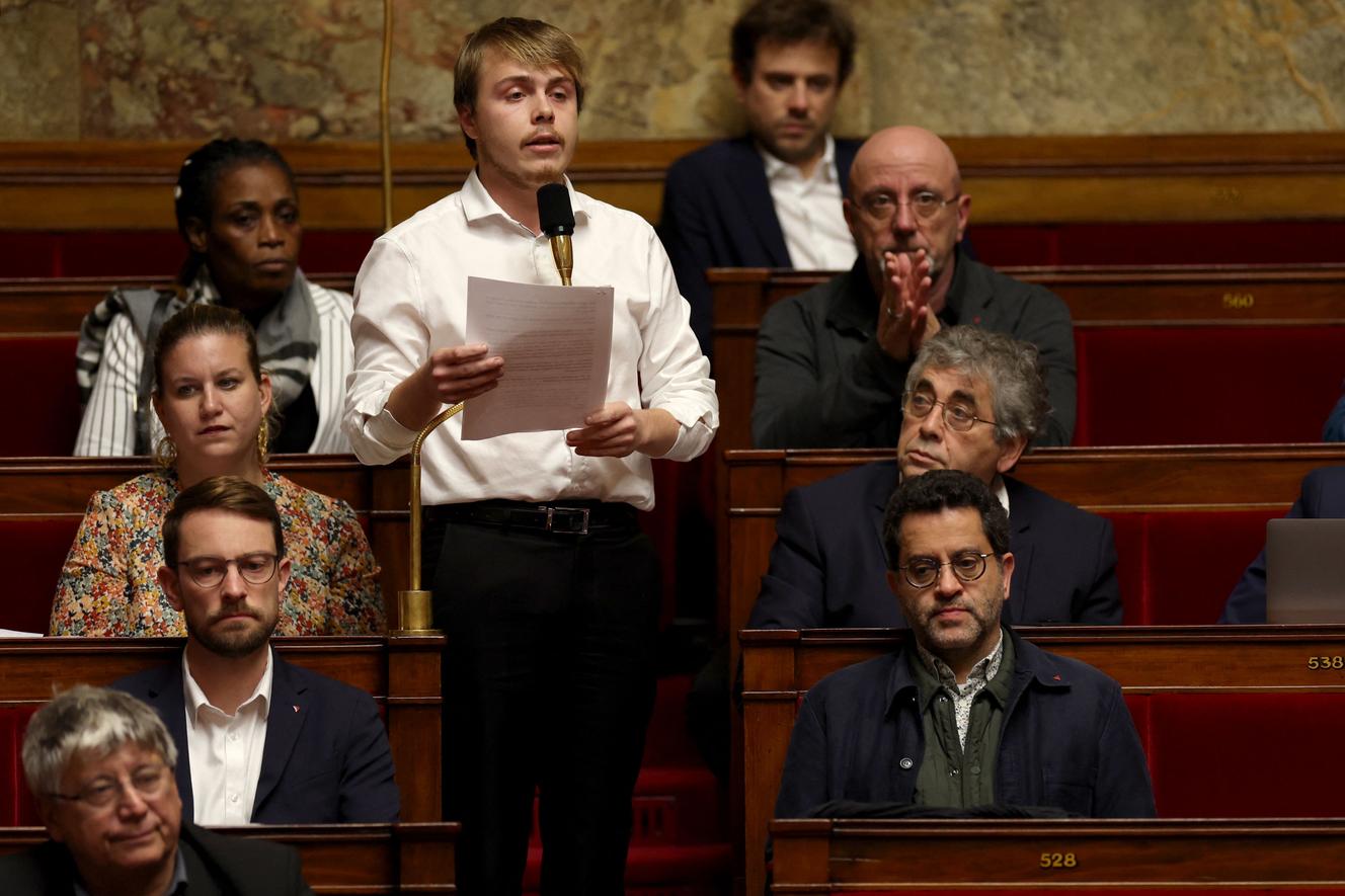 Les députés LFI Louis Boyard et Carlos Martens Bilongo dénoncent une ...