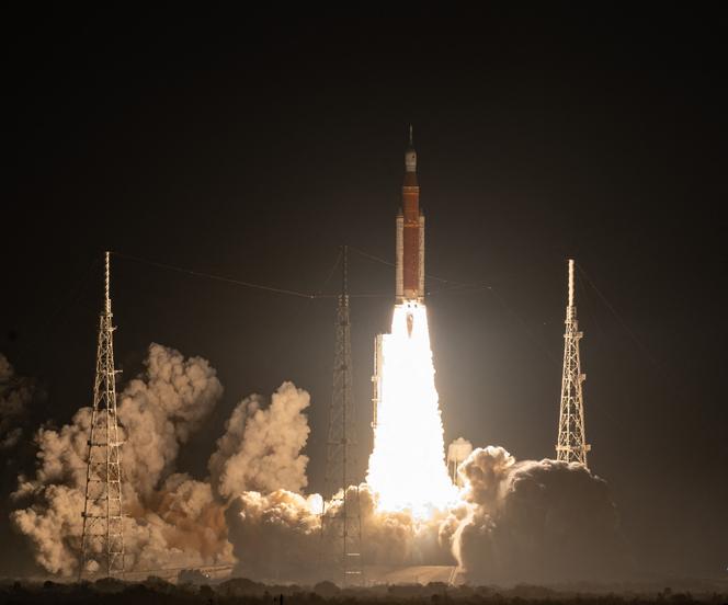 Artemis I: NASA's mightiest rocket blasts off to the moon