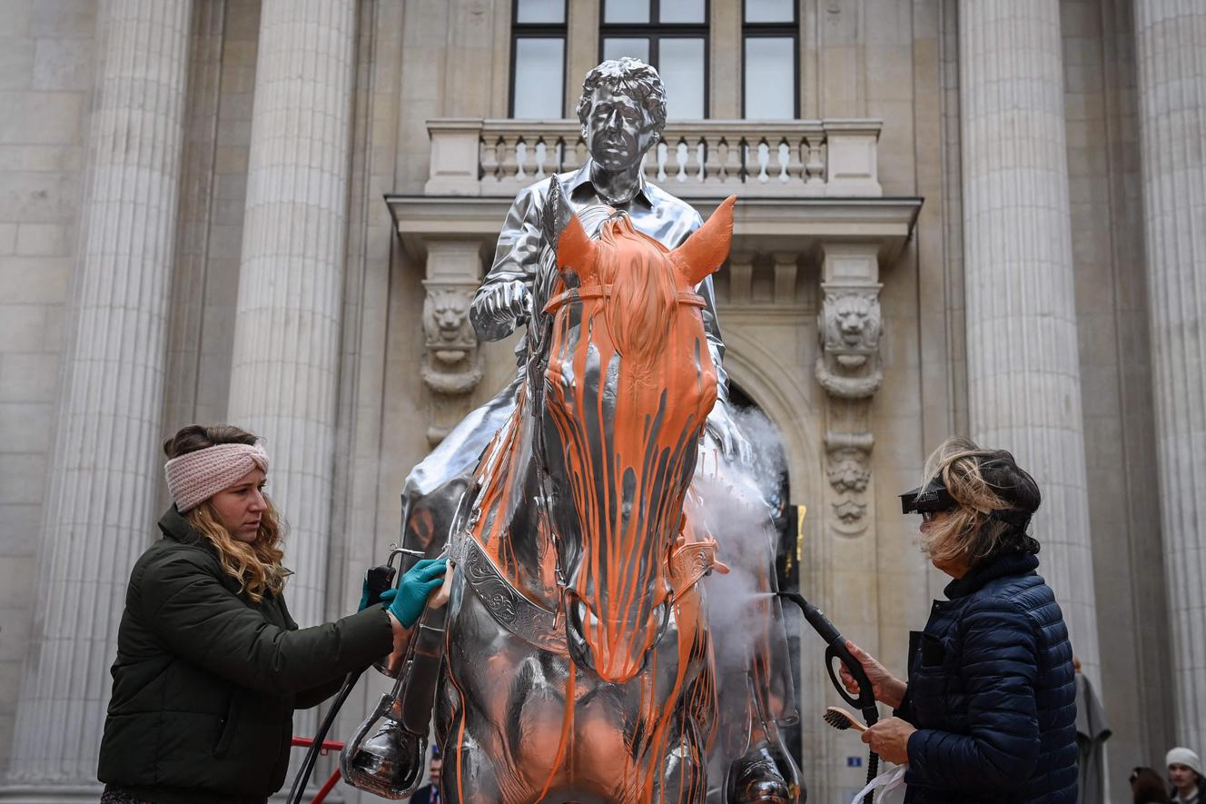 Climate activists pour paint on Charles Ray sculpture in Paris