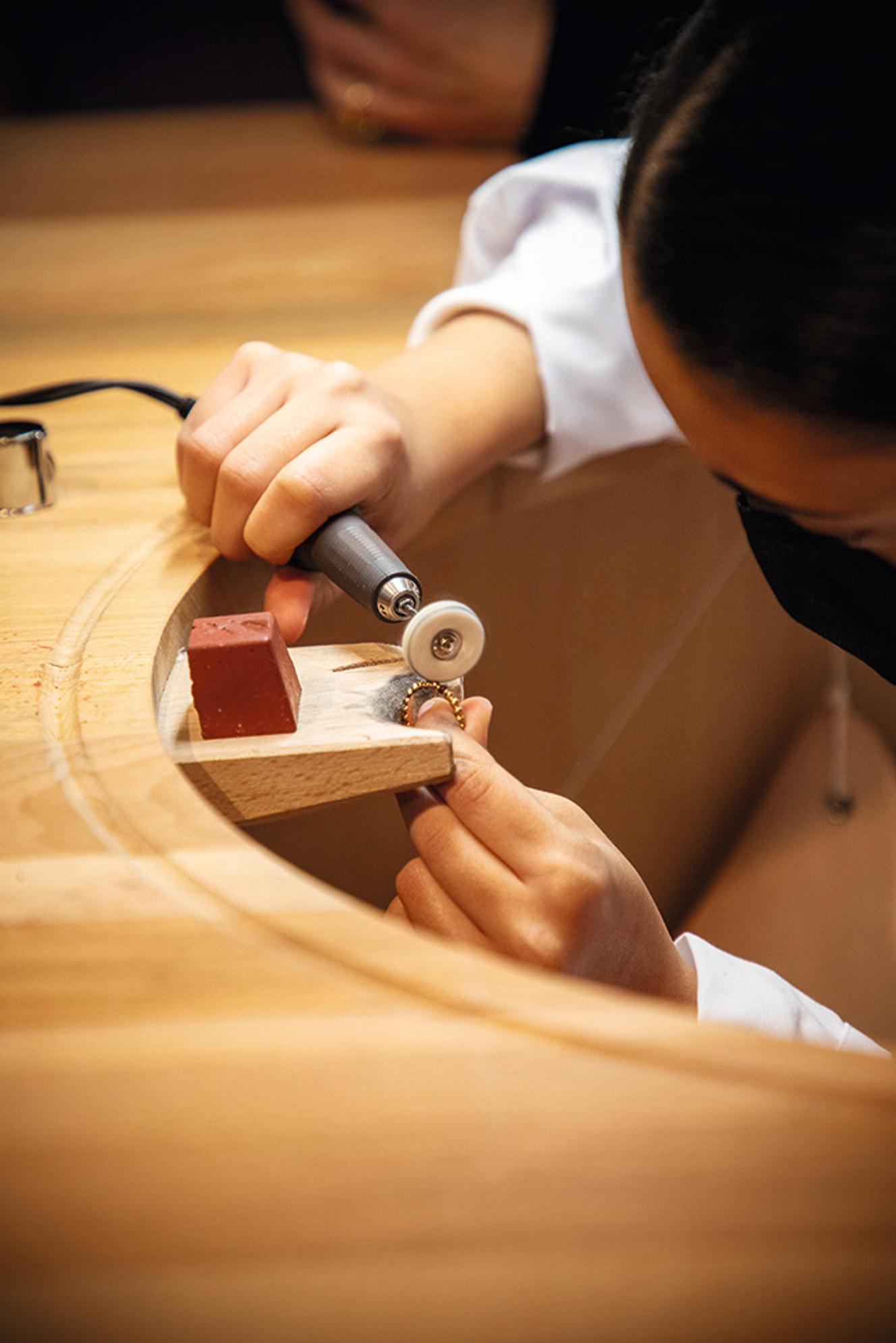 A Lyon, Van Cleef & Arpels tend la main aux collégiens