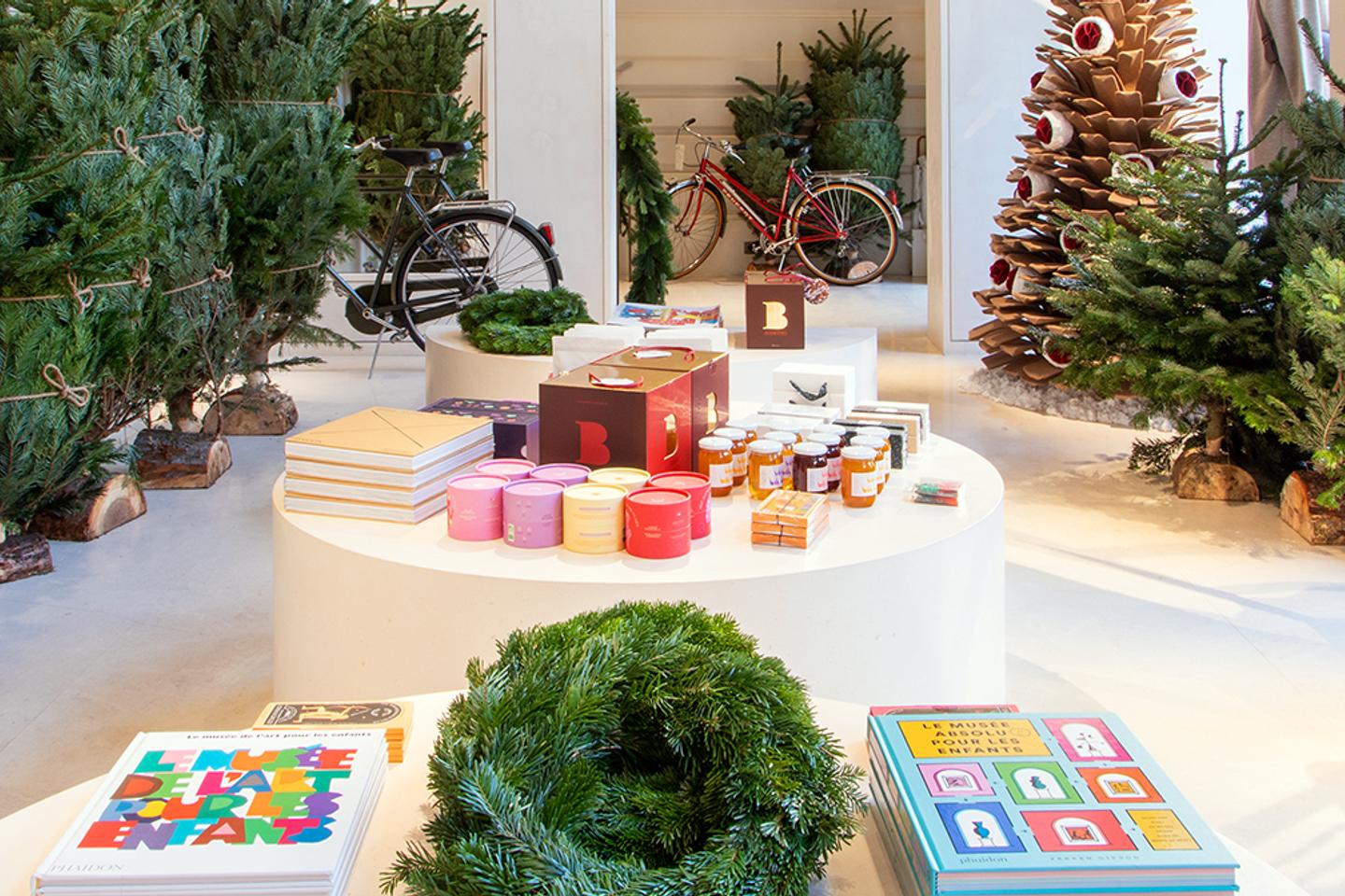 Luxury Christmas market near Champs-Elysées | Altus Intel