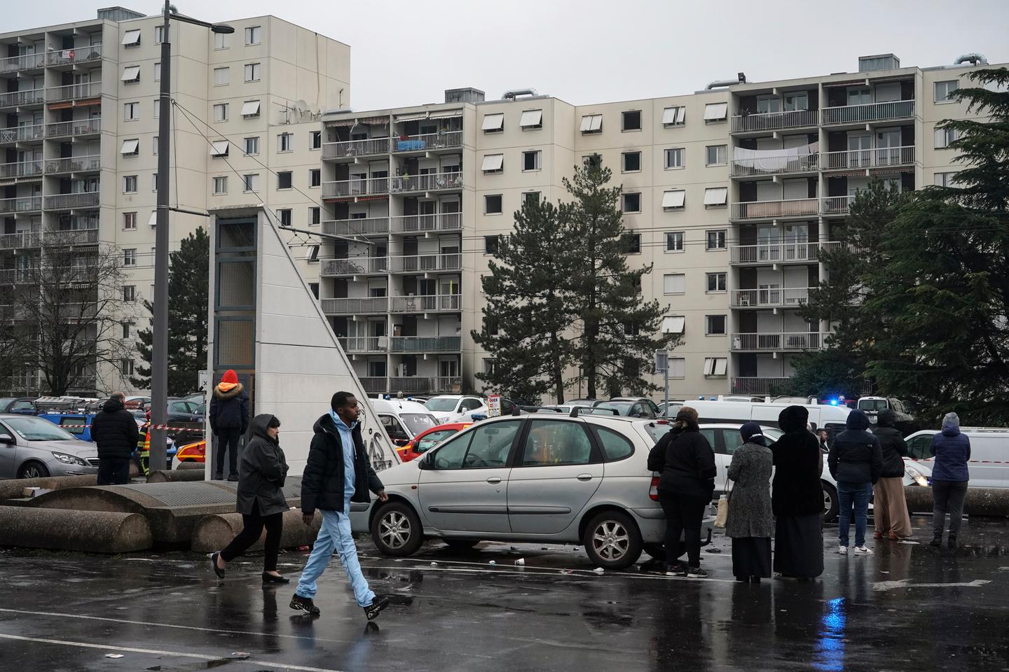 A Vaulx-en-Velin, la peine et la colère après l’incendie qui a fait dix ...
