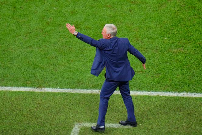 Football: Deschamps to keep coaching 'Les Bleus'