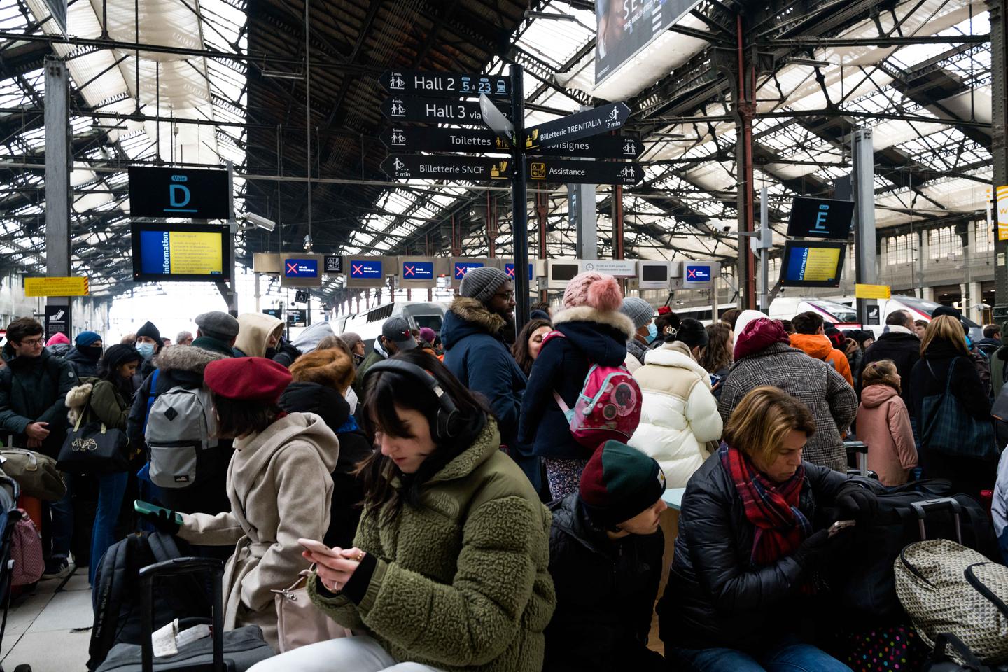 French train ticket inspectors embark on Christmas strike