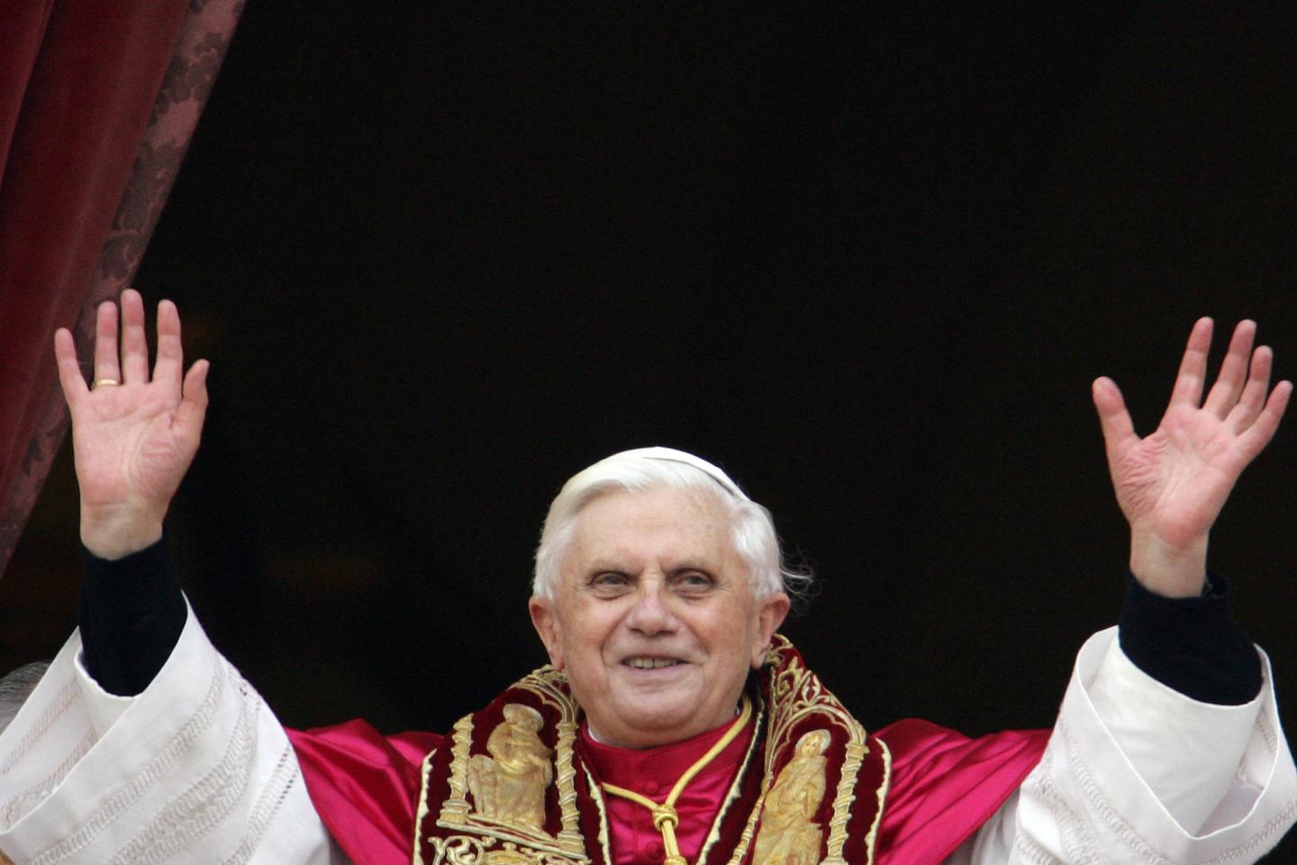 Benoît XVI, premier « pape émérite », théologien conservateur devenu ...