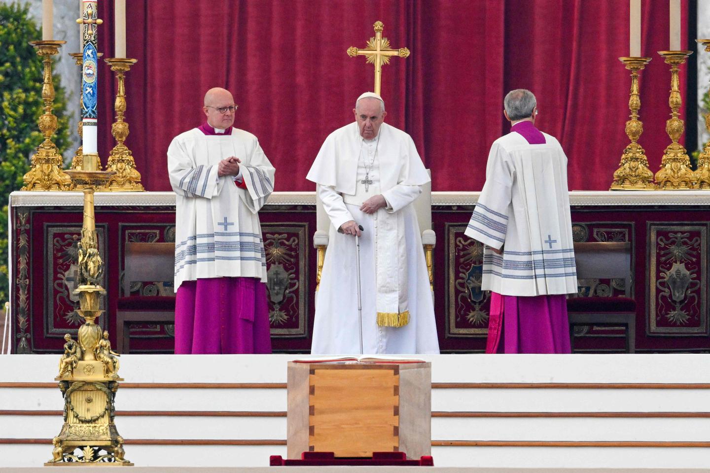 Death of Benedict XVI: Pope Francis presides over funeral of his ...