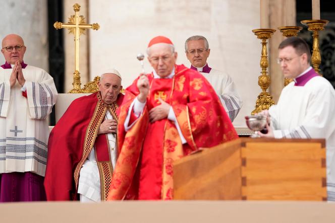 Funeral of Benedict XVI: A restrained ceremony before tens of thousands ...