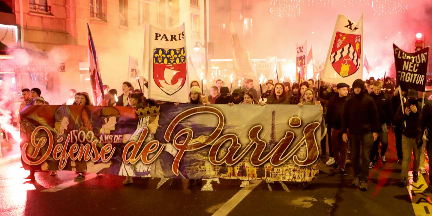 La marche aux flambeaux, finalement autorisée à Paris, rassemble ...
