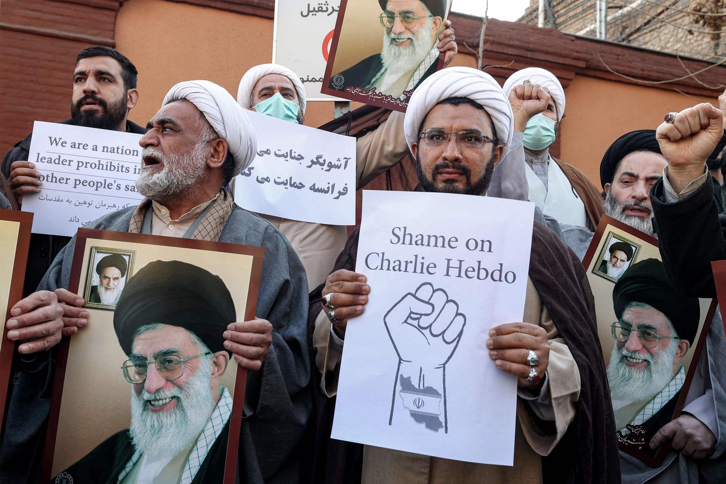 Iranians protest outside French embassy after Charlie Hebdo cartoons