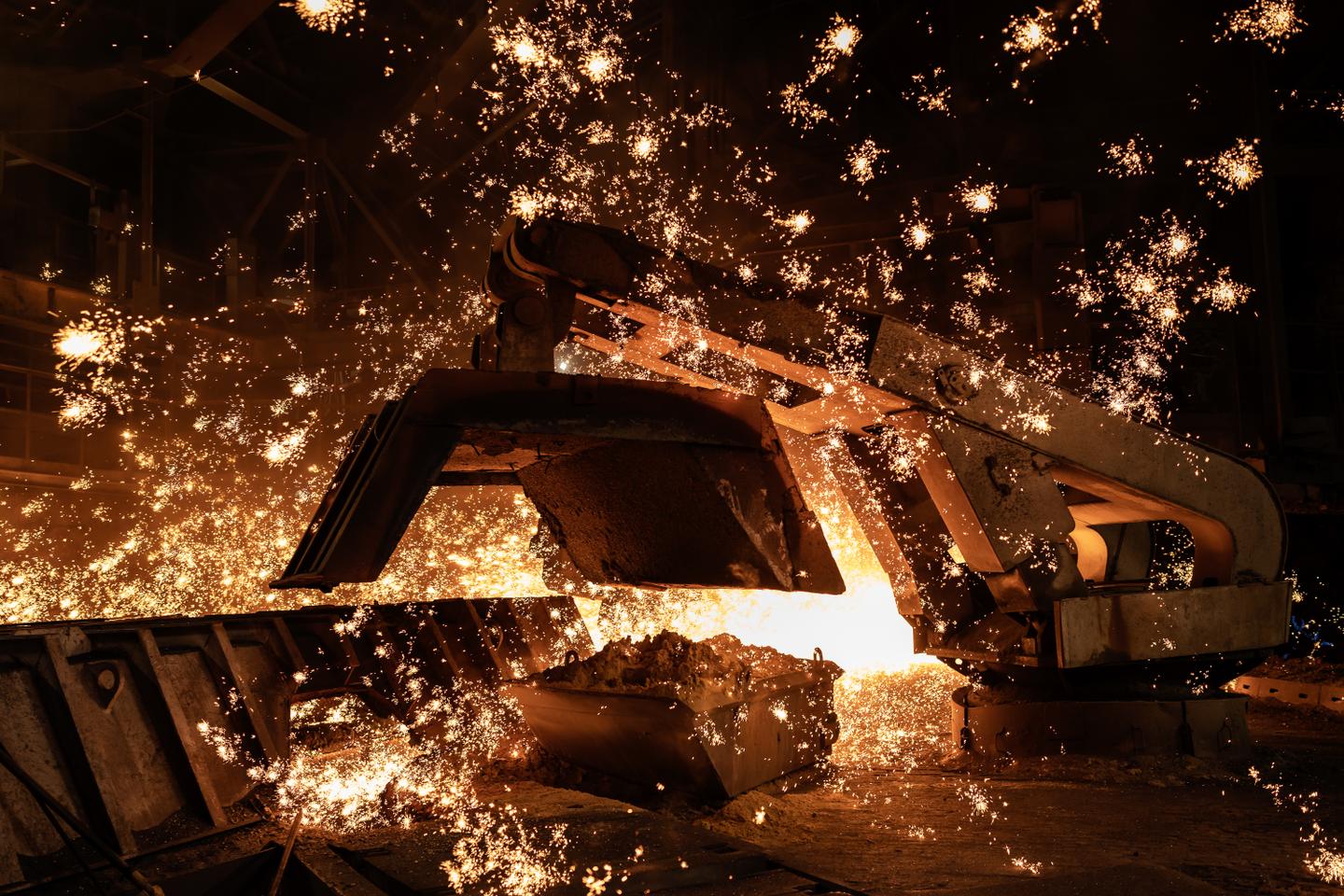 Ukraine: A Zaporizhzhia steel plant adapts to war