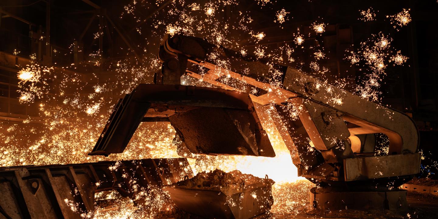 Ukraine: A Zaporizhzhia steel plant adapts to war