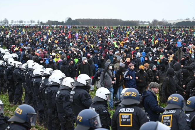 German anti-coal protesters accuse police of violence