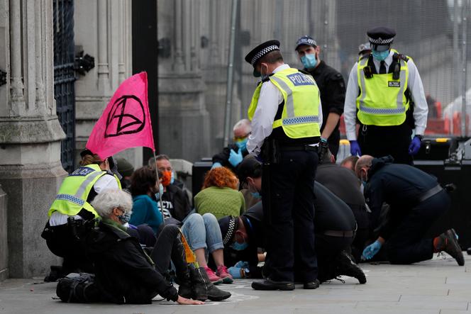 UK government seeks to restrict protest rights to stem climate activists
