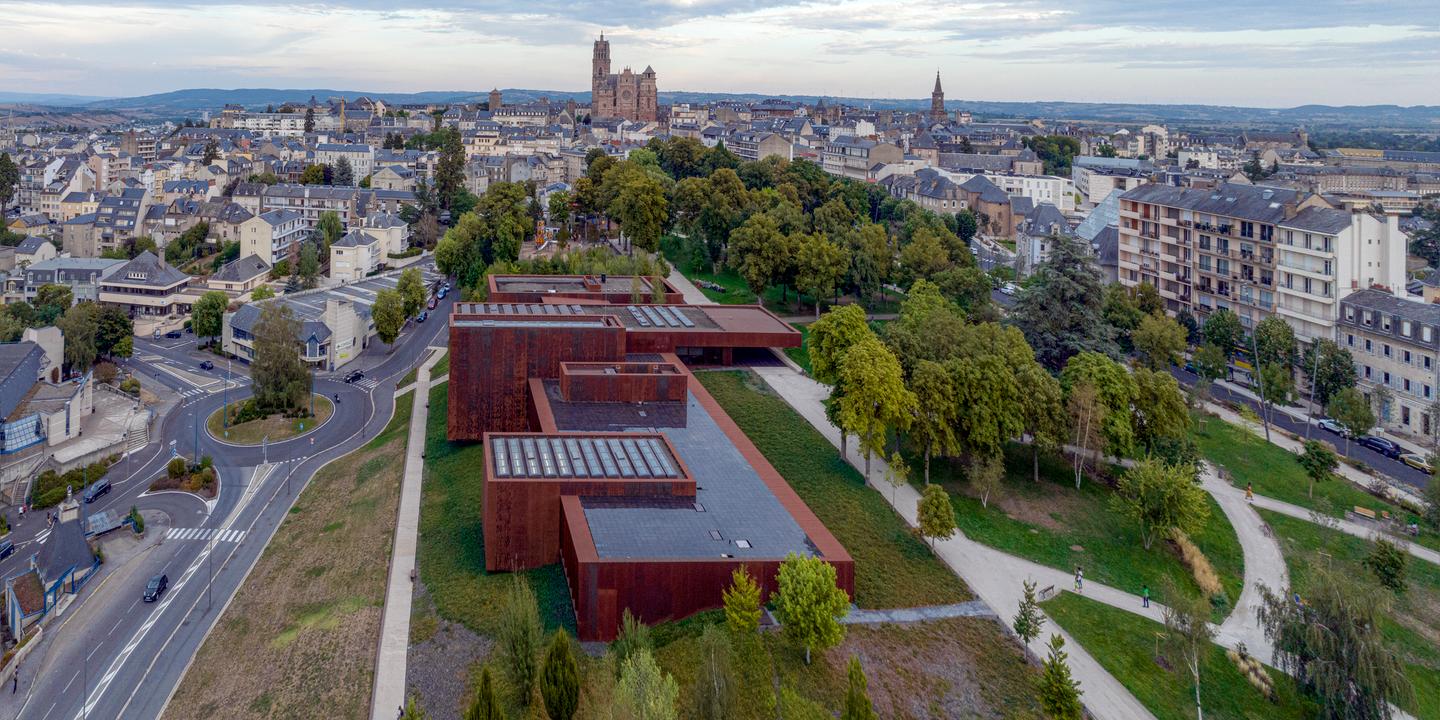 Au Musée Soulages, une exposition sur le minimalisme renversant des ...